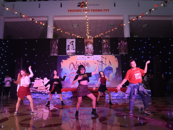 Prom THPT FPT: Chúng ta đều là những ngôi sao, toả sáng theo cách riêng ...