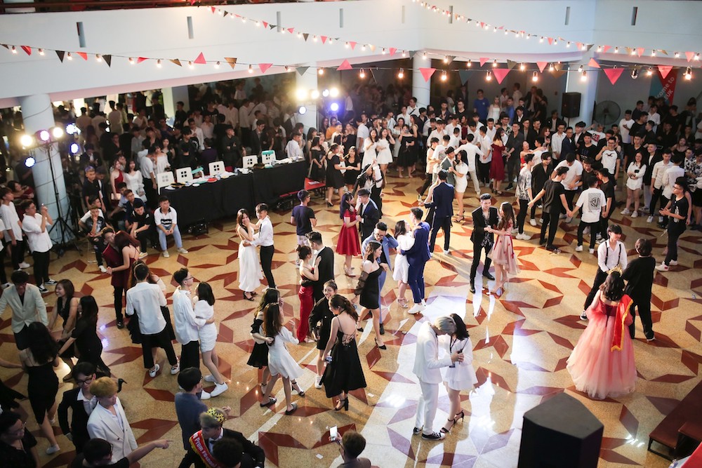 Prom THPT FPT: Chúng ta đều là những ngôi sao, toả sáng theo cách riêng ...