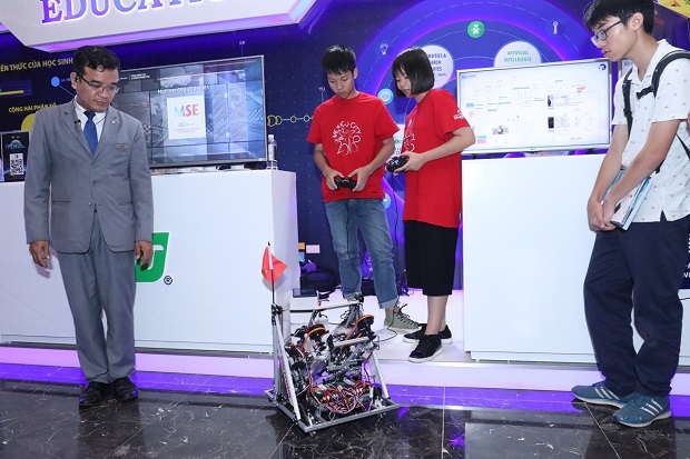 Học sinh THPT FPT mang Robot tới Techday 2018 | Trường THPT FPT Hà Nội